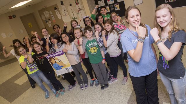 Munn's students spearhead bracelet fundraiser to help global, local causes | InsideHalton.com